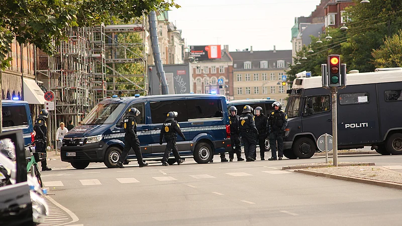 Efter derby: Politiet efterforsker 12 sager om vold mod politiet | TV 2 ... Efter derby: Politiet efterforsker 12 sager om vold mod politiet | TV 2 ...