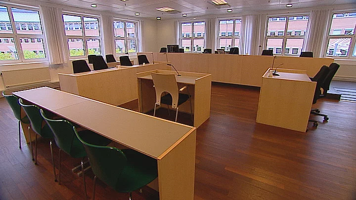 Unge mænd i fængsel for at bytte rundt på stregkoder | TV 2 Kosmopol Unge mænd i fængsel for at bytte rundt på stregkoder | TV 2 Kosmopol